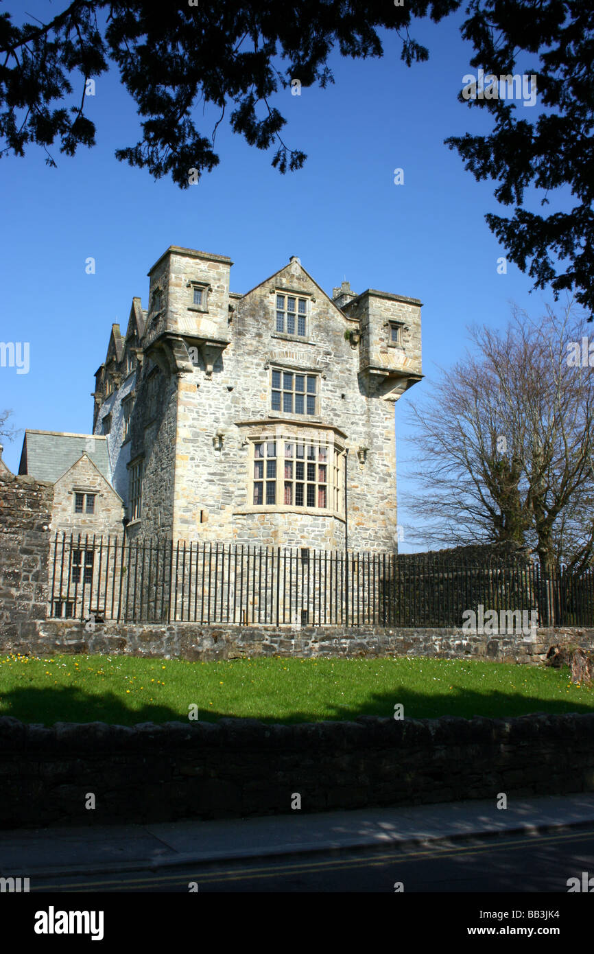 Donegal castle hi-res stock photography and images - Alamy