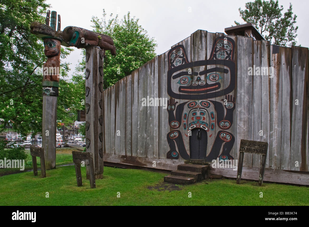 Chief shakes tribe house hi-res stock photography and images - Alamy