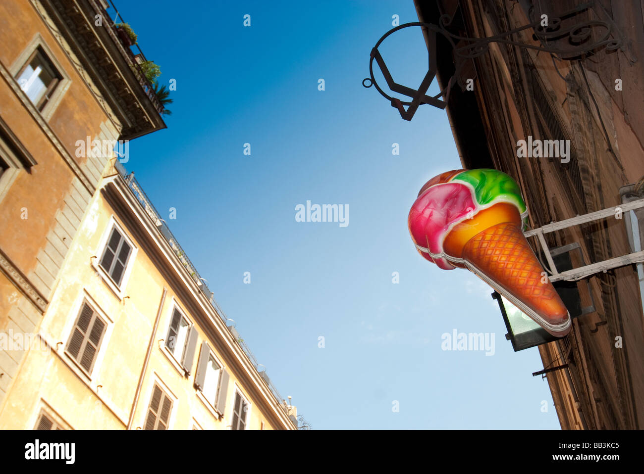 ice cream sign in Rome Stock Photo - Alamy