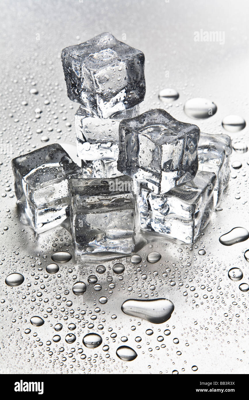 Ice cubes hi-res stock photography and images - Alamy