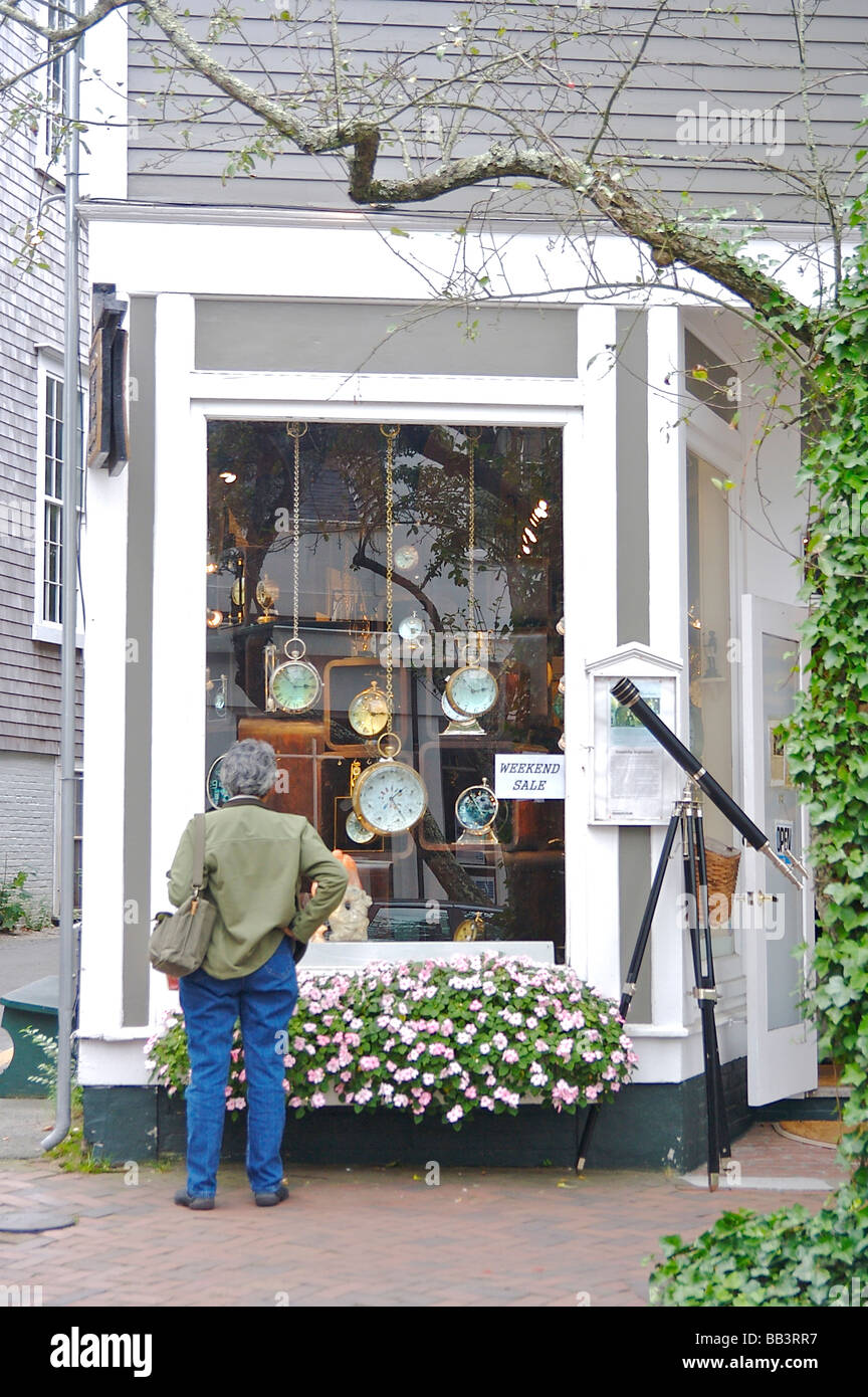 North America, USA, Massachusetts, Nantucket. Window shopping at a ...