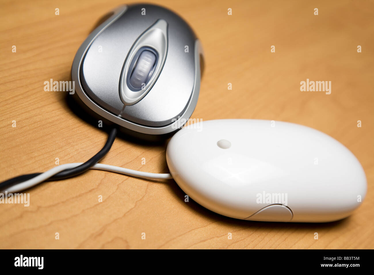 Computer mouse cord tied together Stock Photo - Alamy