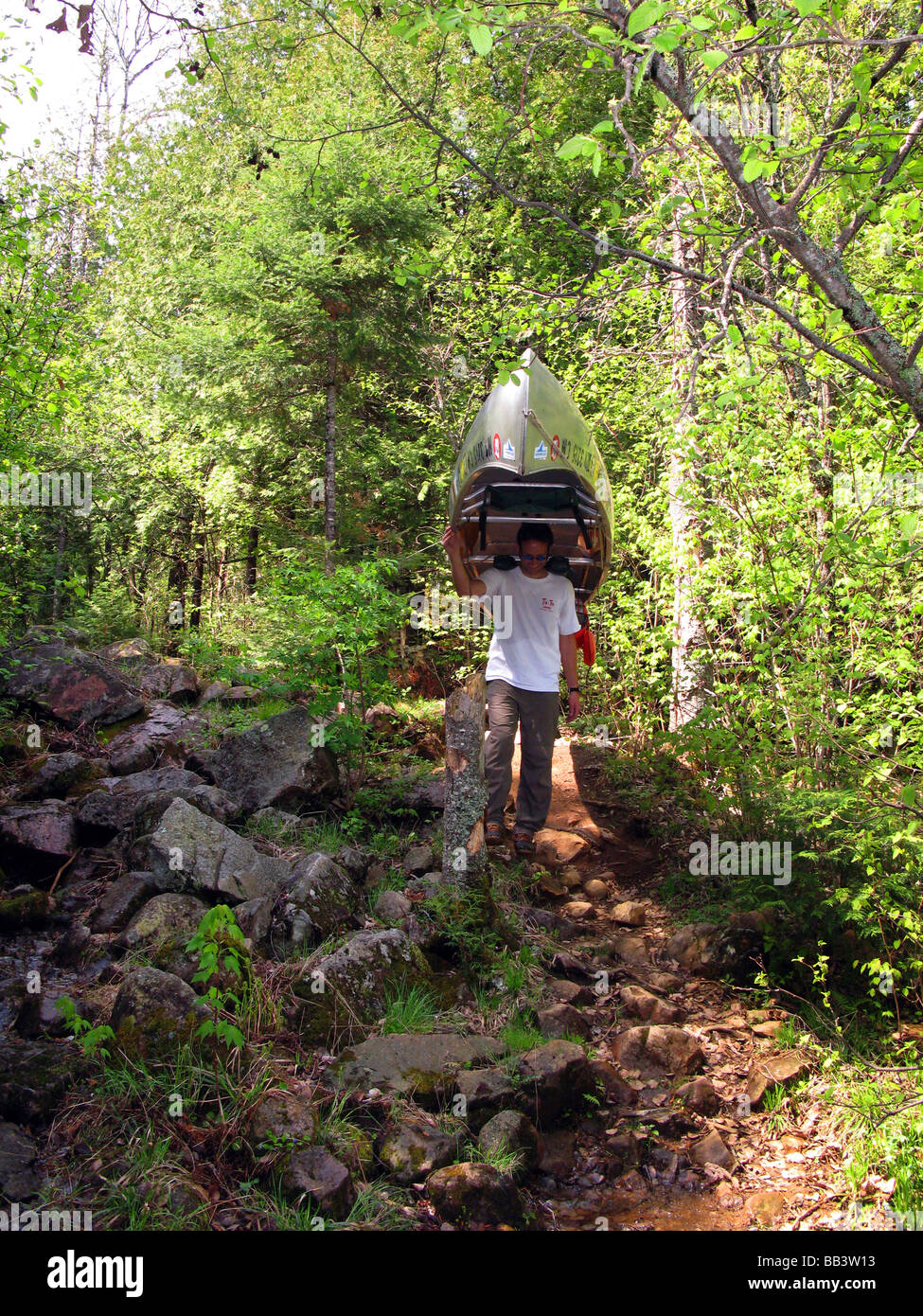 Portaging heavy canoe Stock Photo - Alamy
