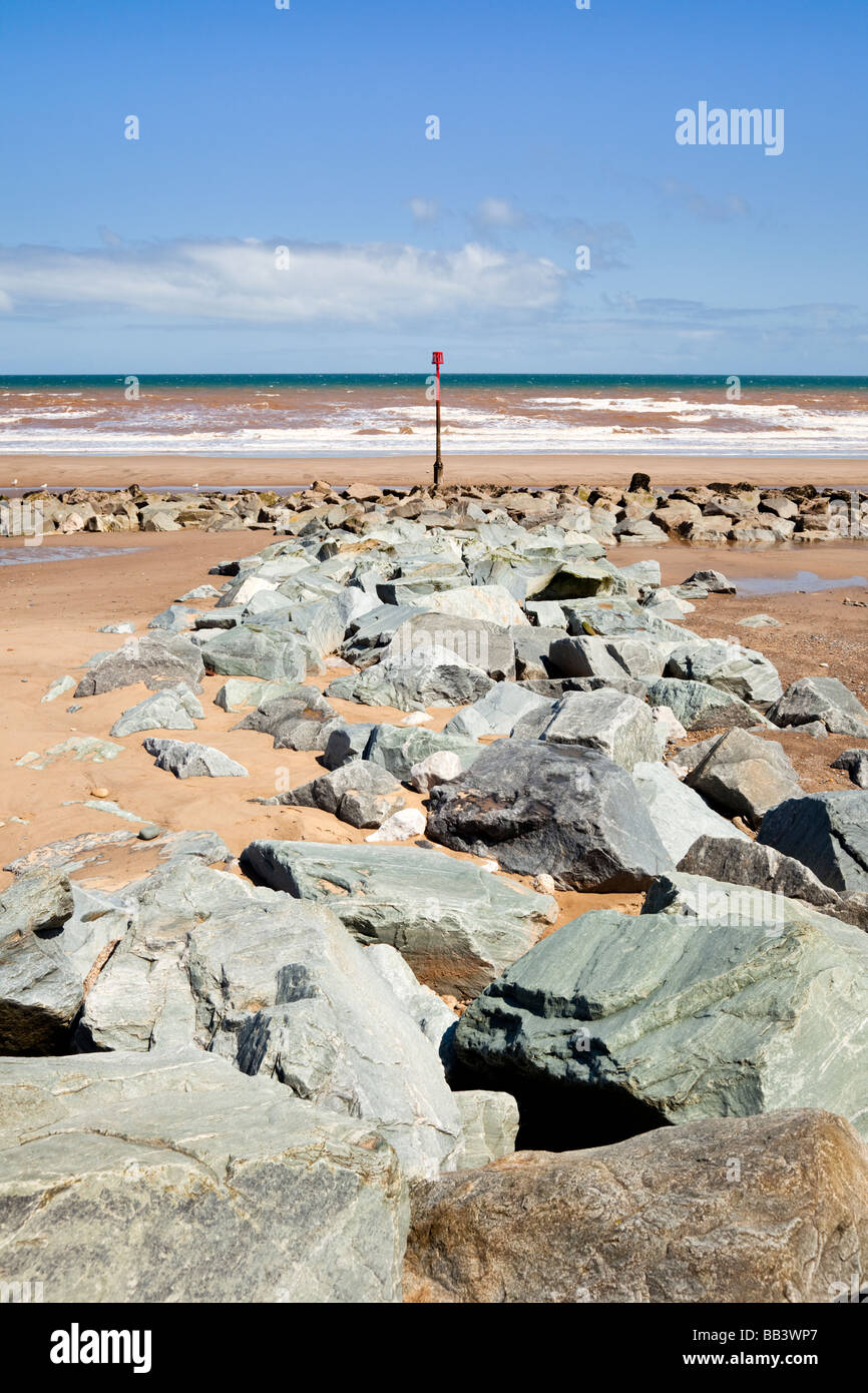 Sea wall defence defense seaside sea hi-res stock photography and ...