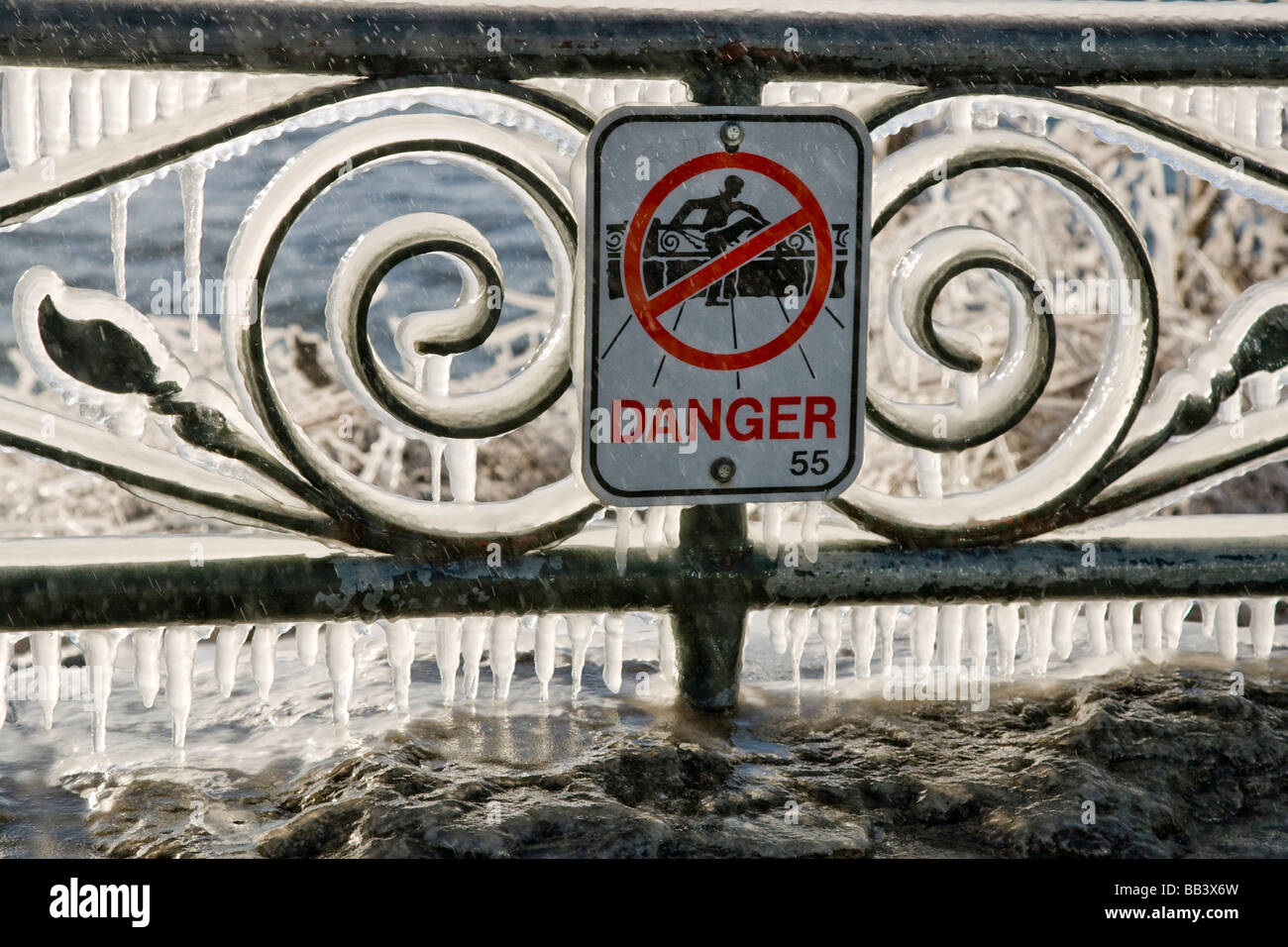 Danger sign niagara falls hi-res stock photography and images - Alamy