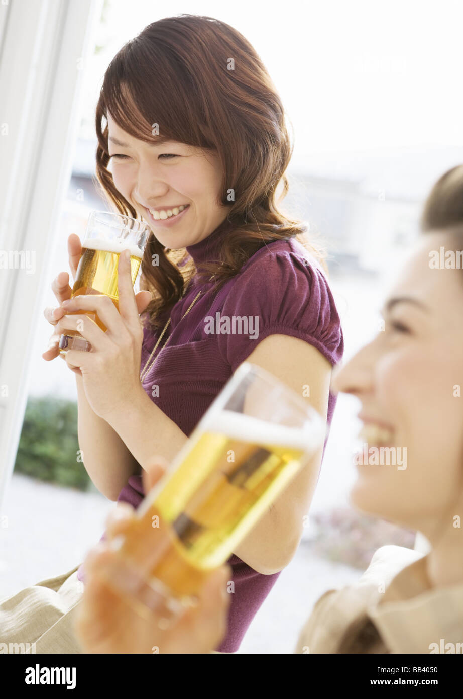 Women drinking beer Stock Photo - Alamy