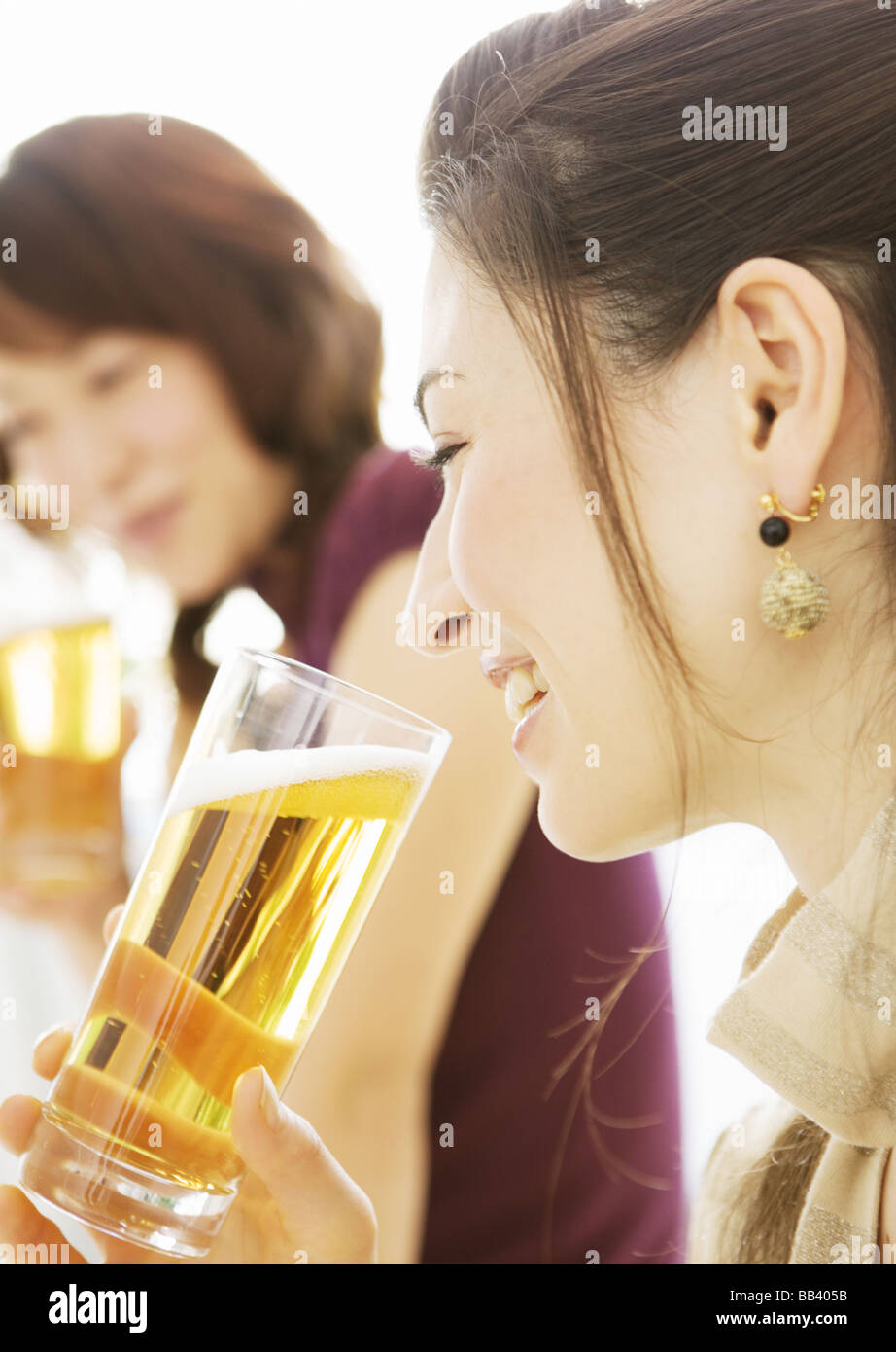 Women drinking beer Stock Photo - Alamy