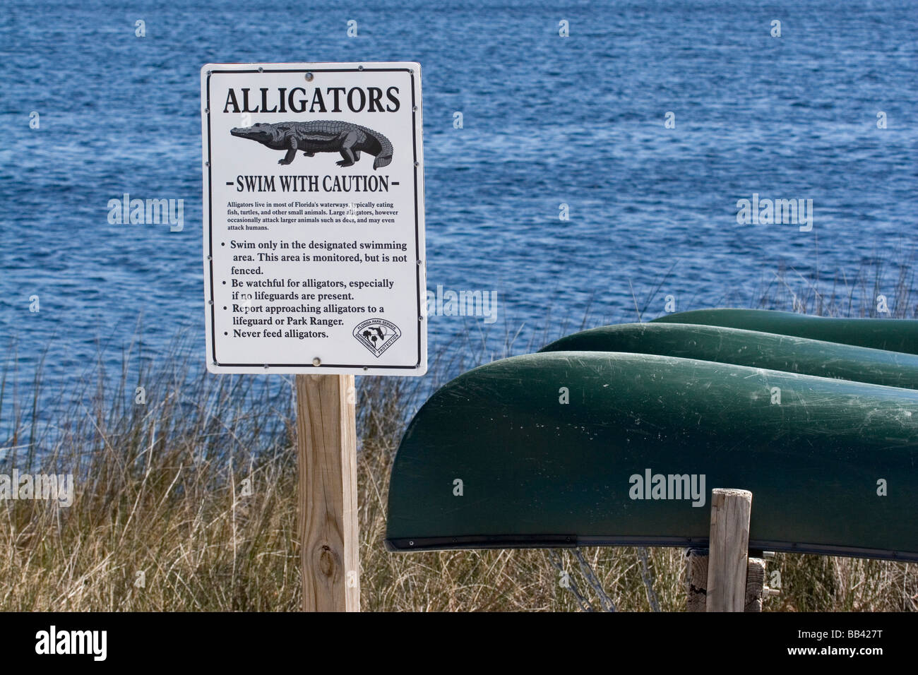 USA - Texas - Canoes with sign warning of alligators Stock Photo - Alamy