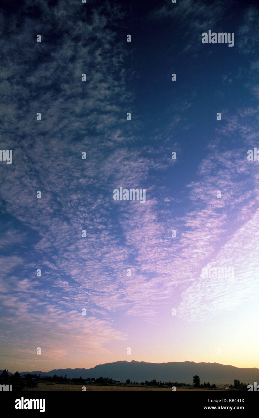 Cirrocumulus radiatus hi-res stock photography and images - Alamy