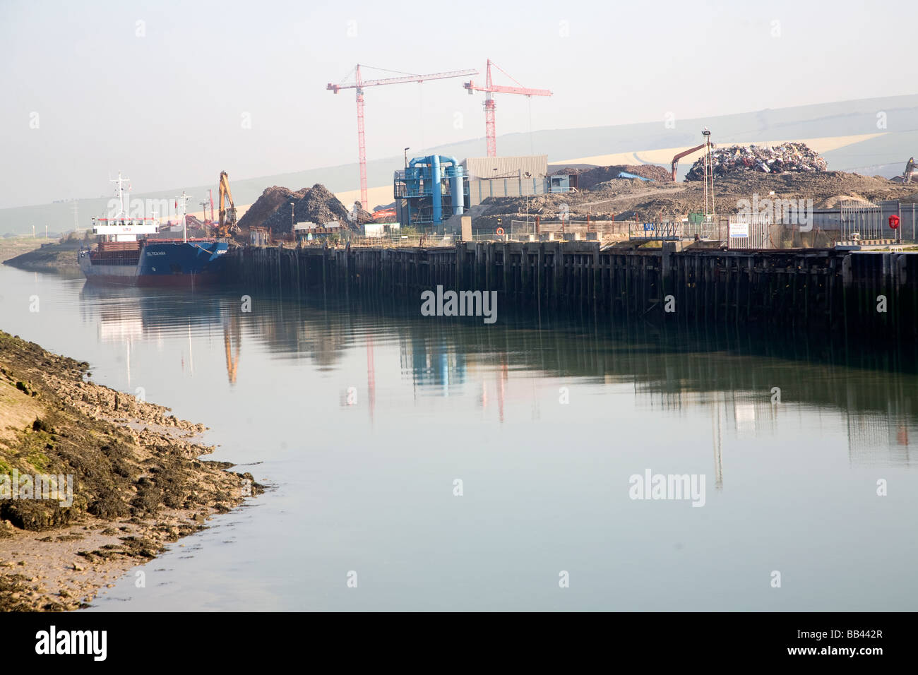 Scrap loading hi-res stock photography and images - Alamy