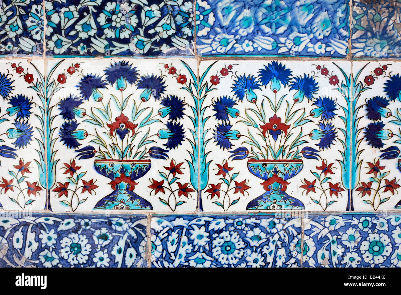 Detail of Iznik Tiles at the Topkapi Palace Istanbul Stock Photo - Alamy