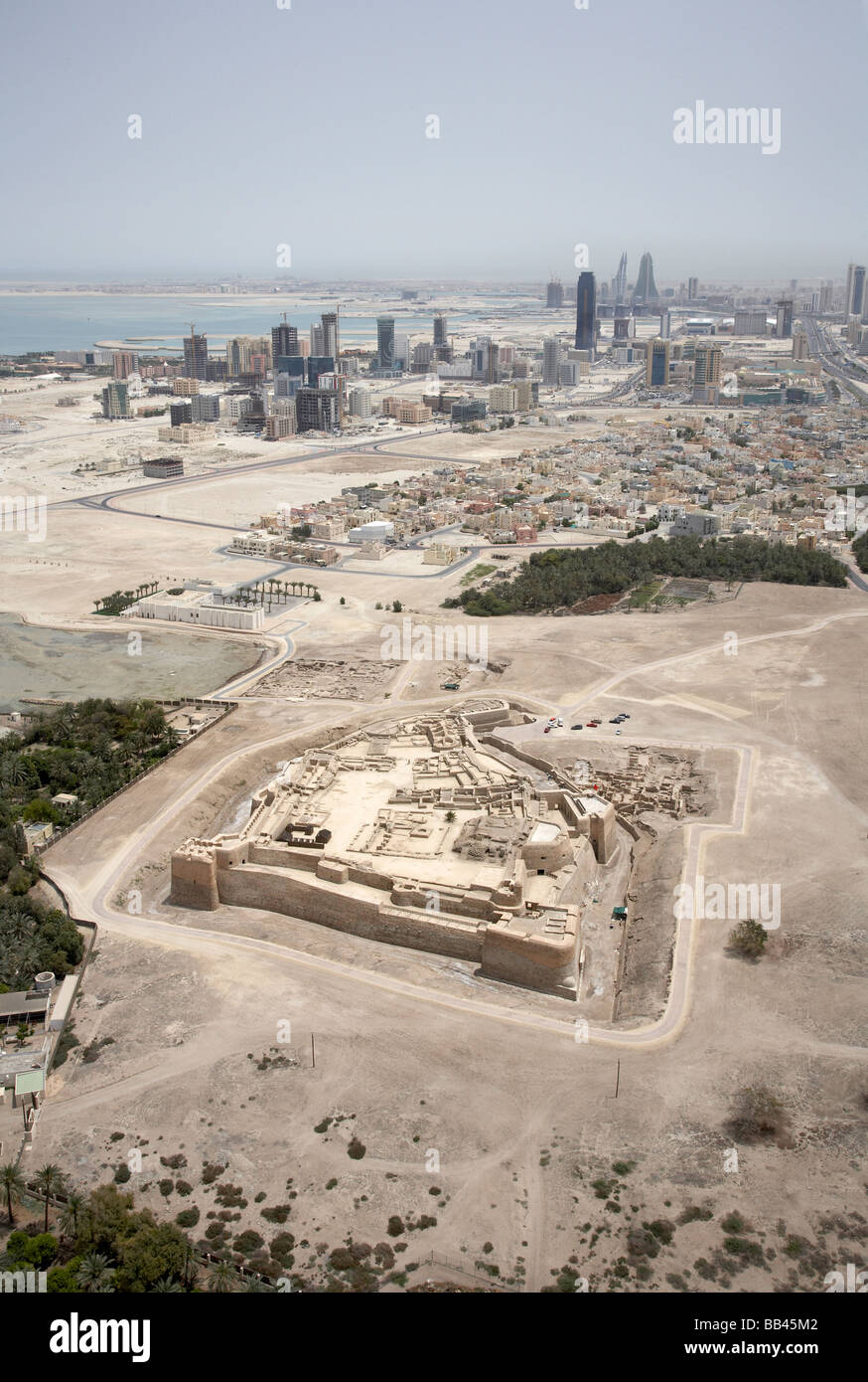 Bahrain skyline hi-res stock photography and images - Alamy