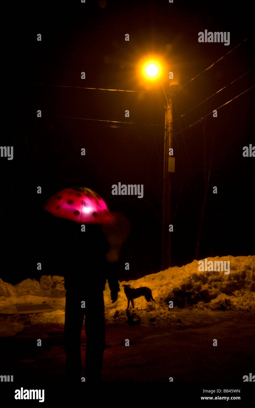 Standing under street lamp hi-res stock photography and images - Alamy