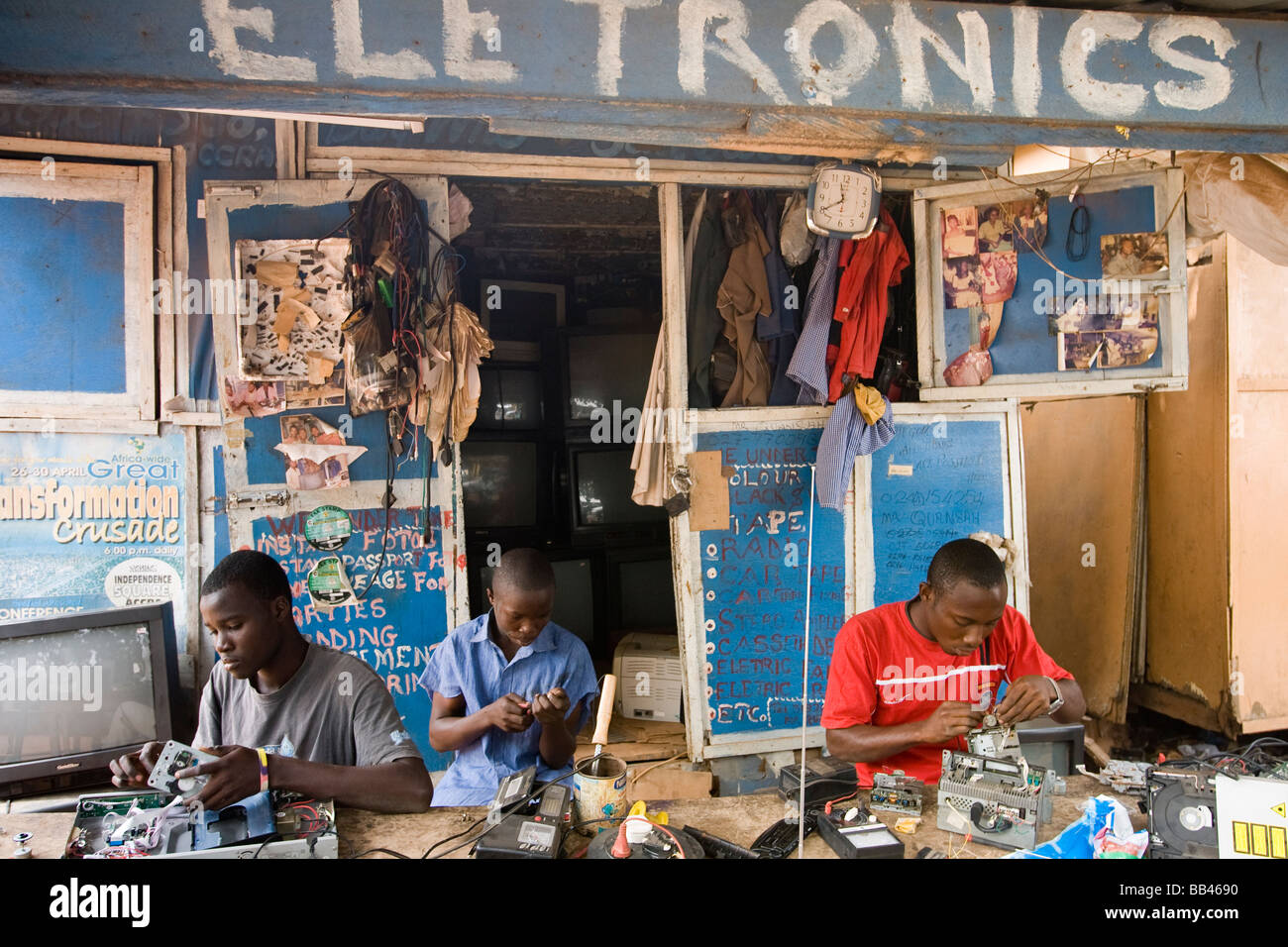 Computer reuse in Accra,Ghana Stock Photo - Alamy