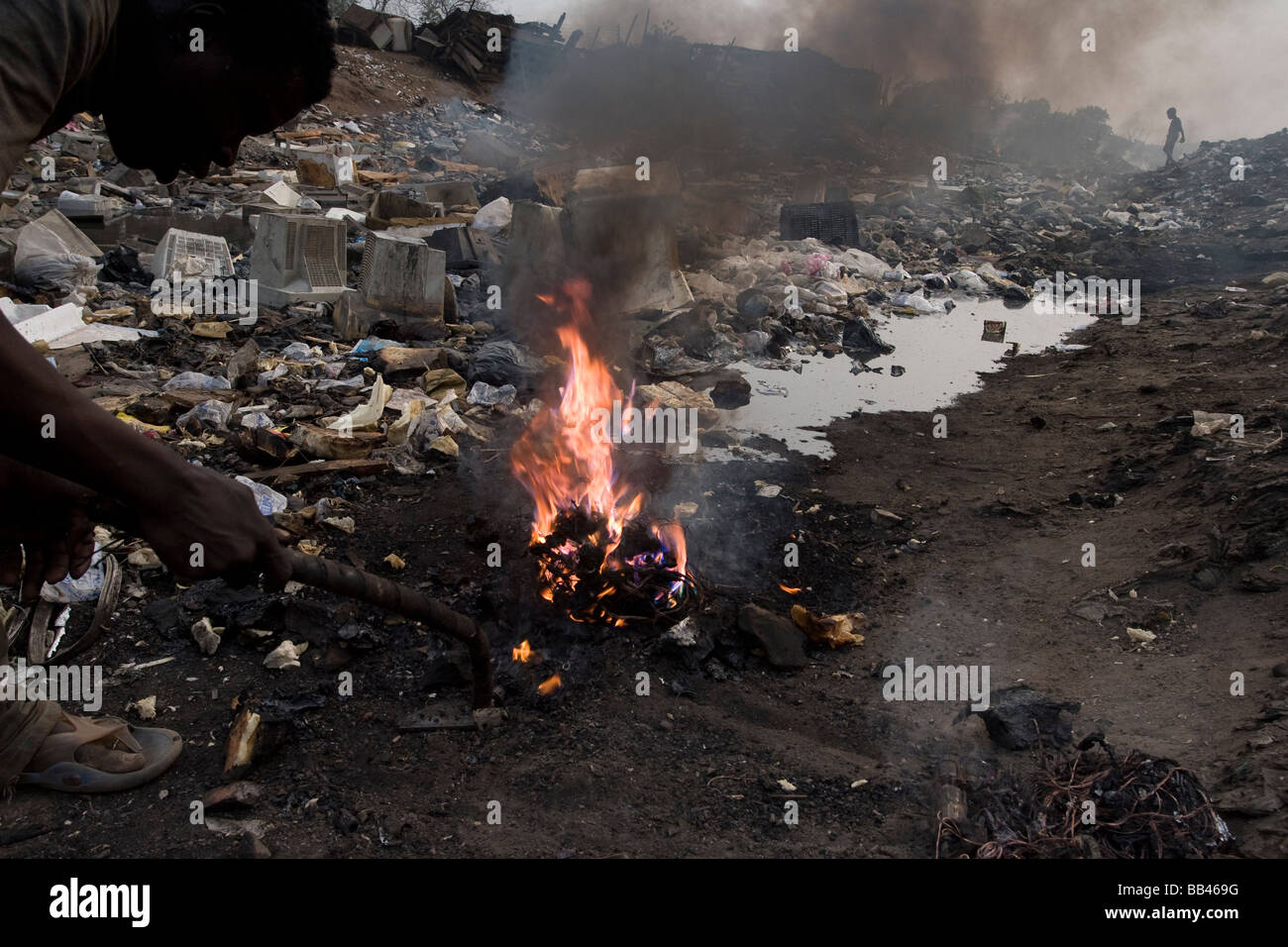 Computer dumping in Accra, Ghana Stock Photo - Alamy