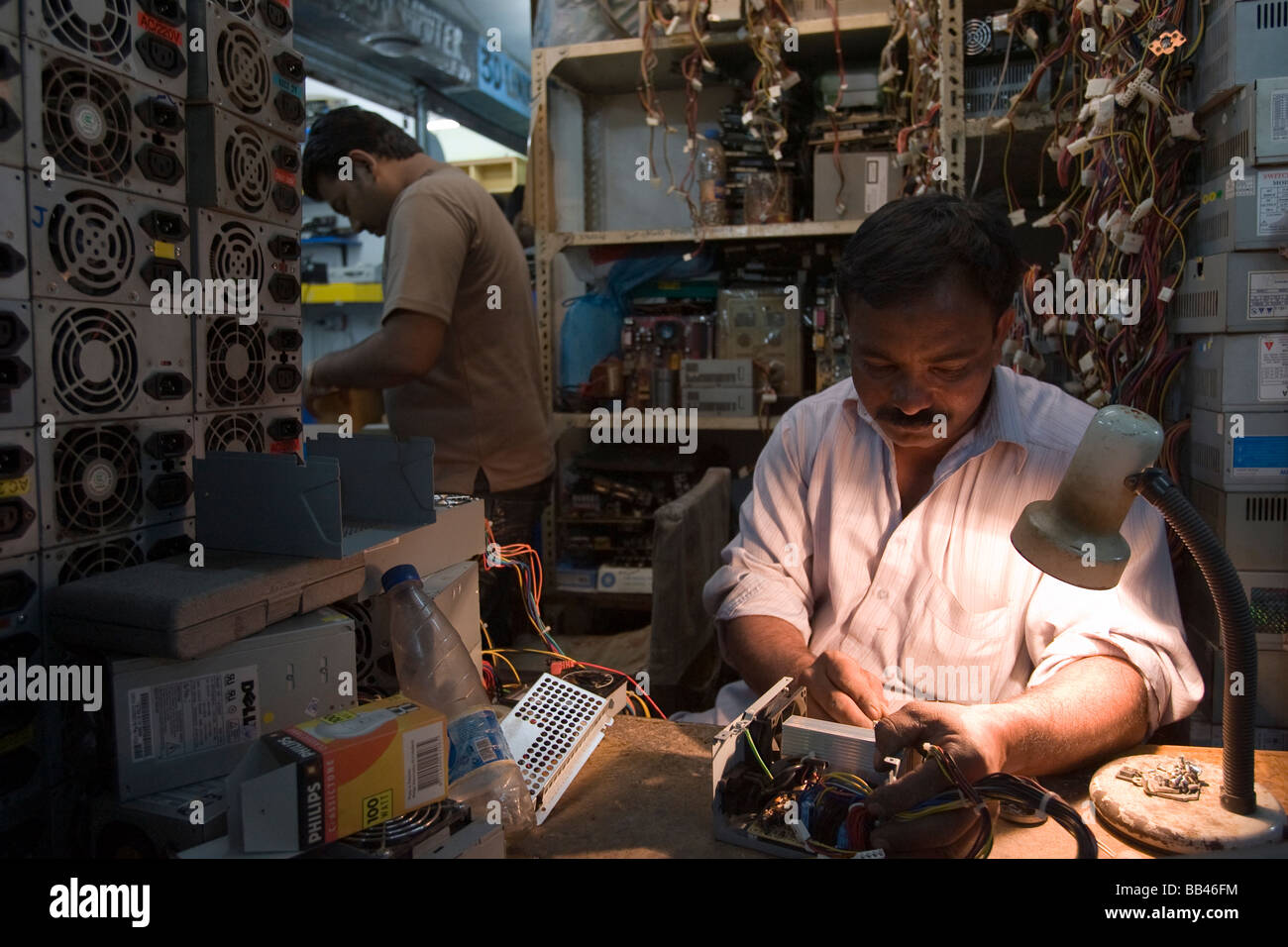Second hand electronics shop hi-res stock photography and images - Alamy