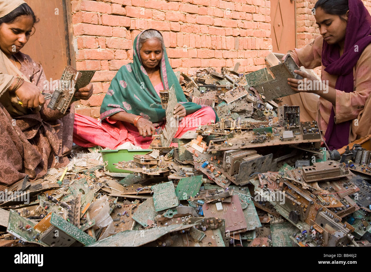 E waste recycling india hi-res stock photography and images - Alamy