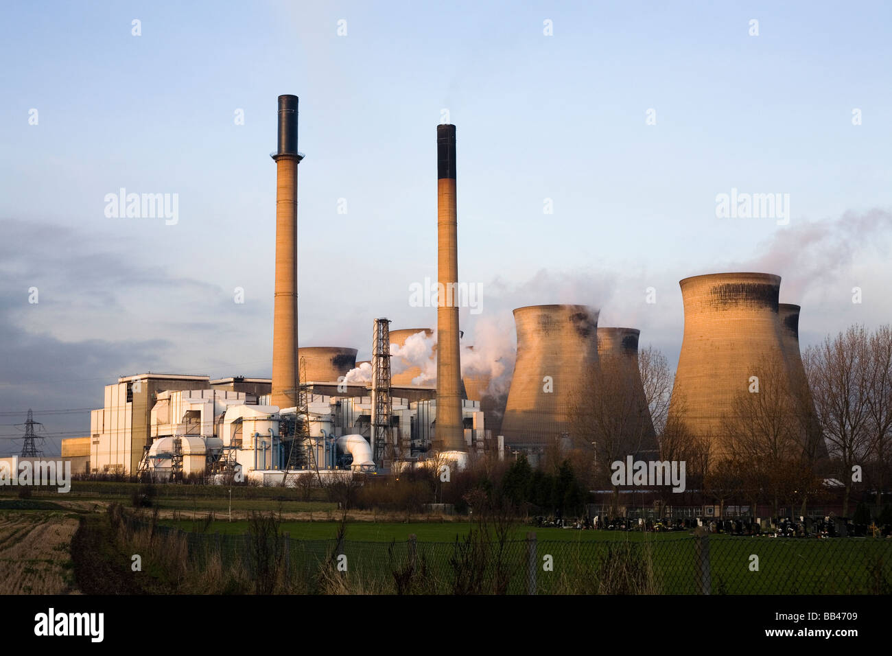 Ferrybridge power station hi-res stock photography and images - Alamy
