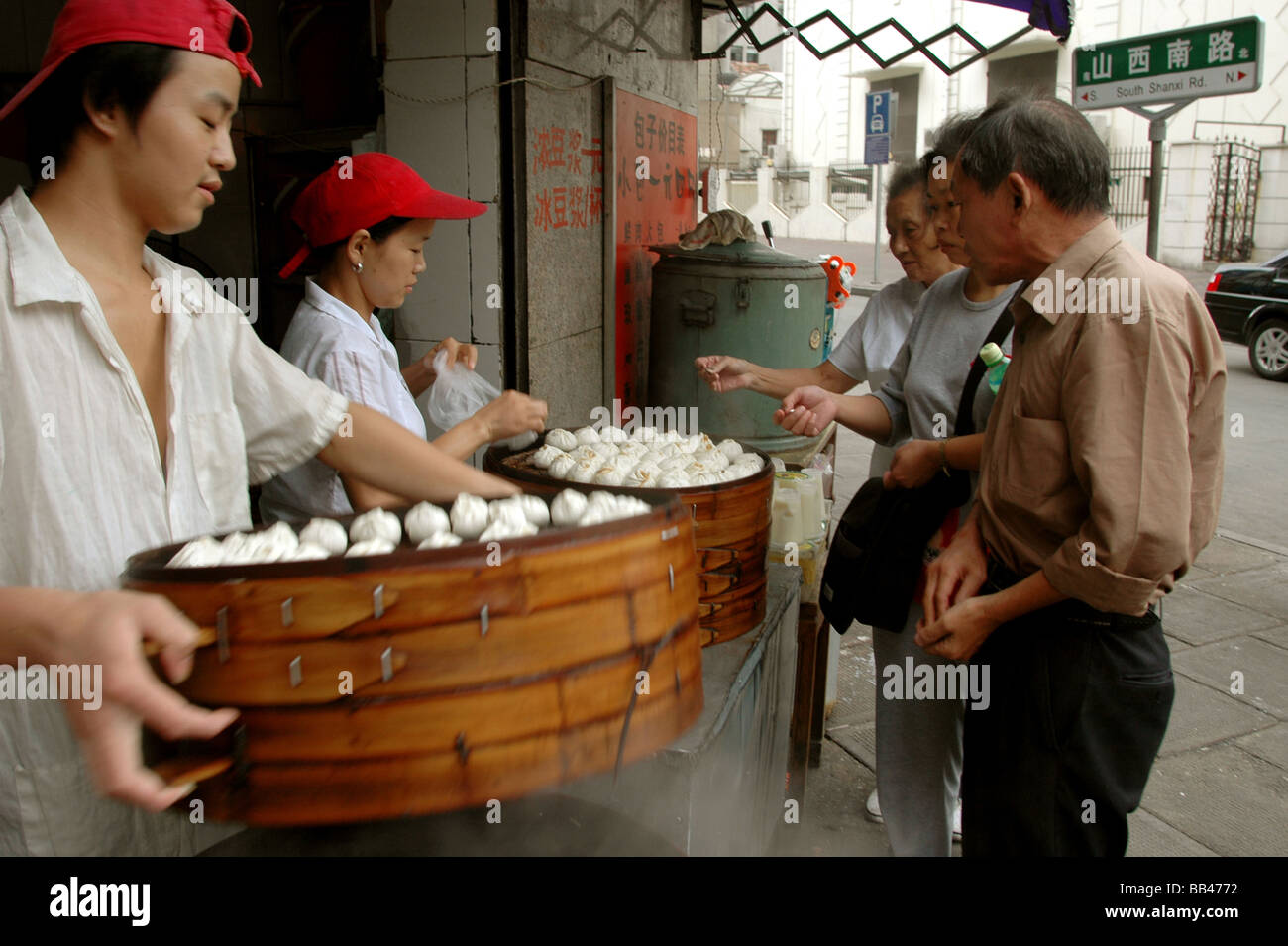 Dumpling shop shanghai hi-res stock photography and images - Alamy