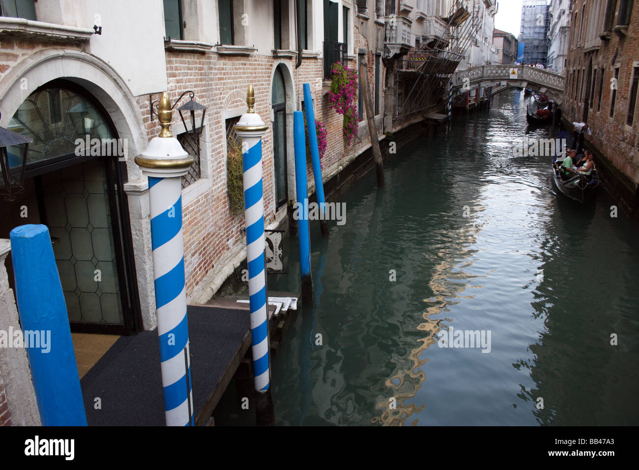 Canal poles hi-res stock photography and images - Alamy