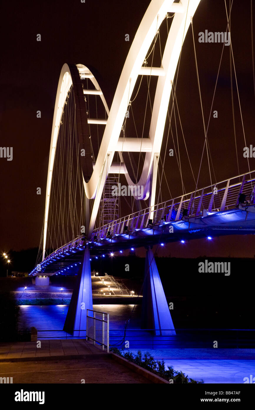 The Stockton Infinity Bridge Opening Night over the River Tees ...