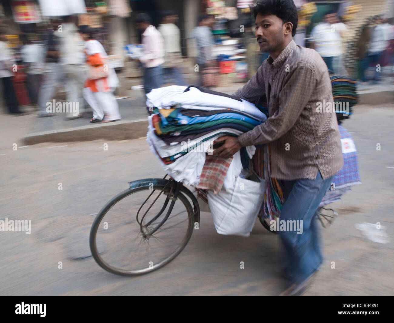 Vendor moves his goods by bicycle in Bangalore, Karnataka, India Stock ...