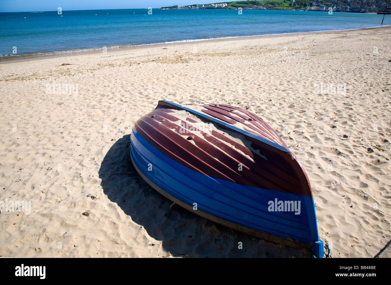 Upturned rowing boat Swanage beach Stock Photo - Alamy