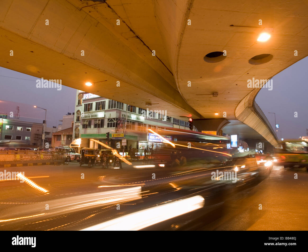 Intersection of roads hi-res stock photography and images - Alamy