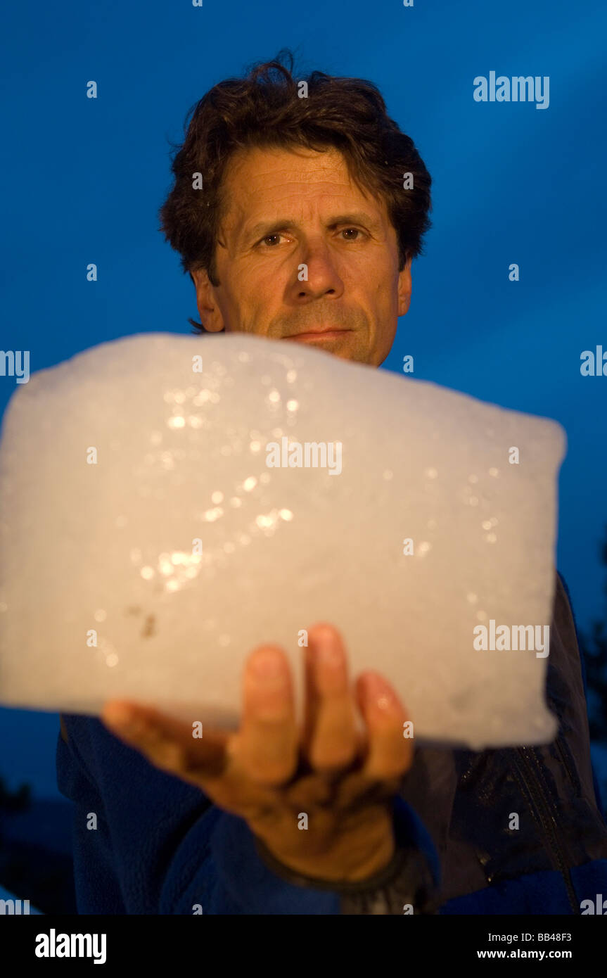 Holds a block hi-res stock photography and images - Alamy