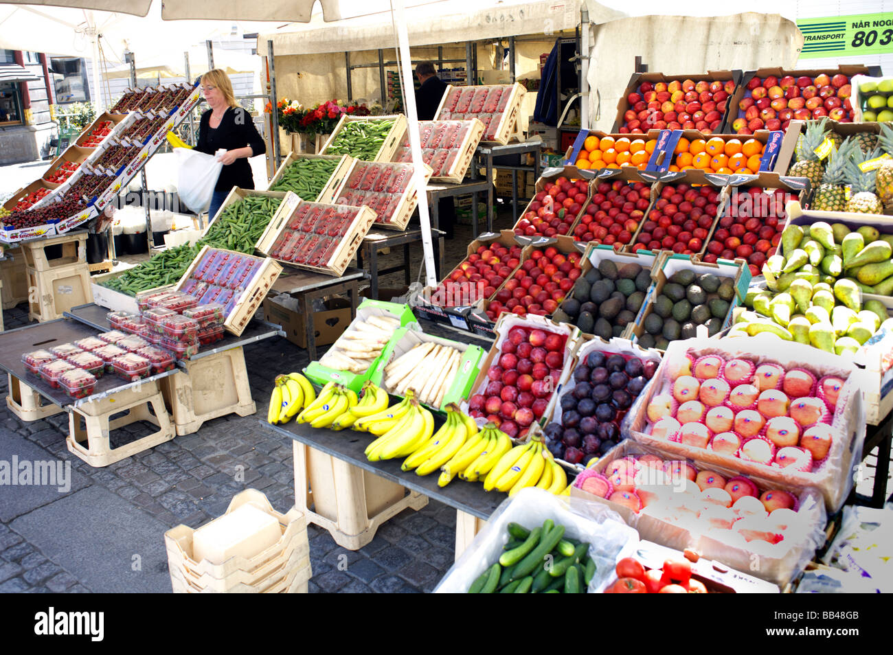 Open air fruit and veg stall, Radhuspladsen, Town Hall Square ...