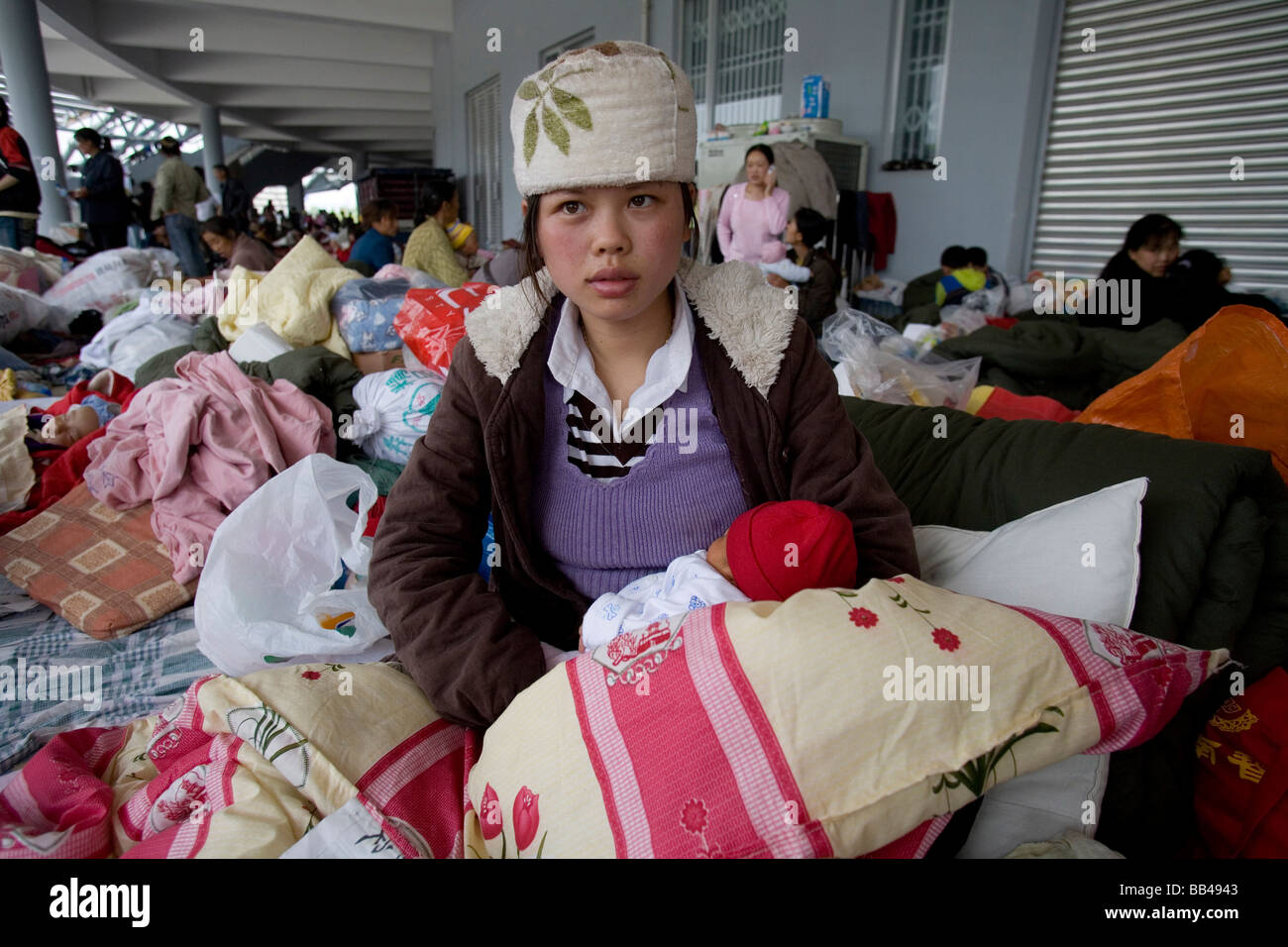 Earthquake refugees in Mianyang, China Stock Photo - Alamy