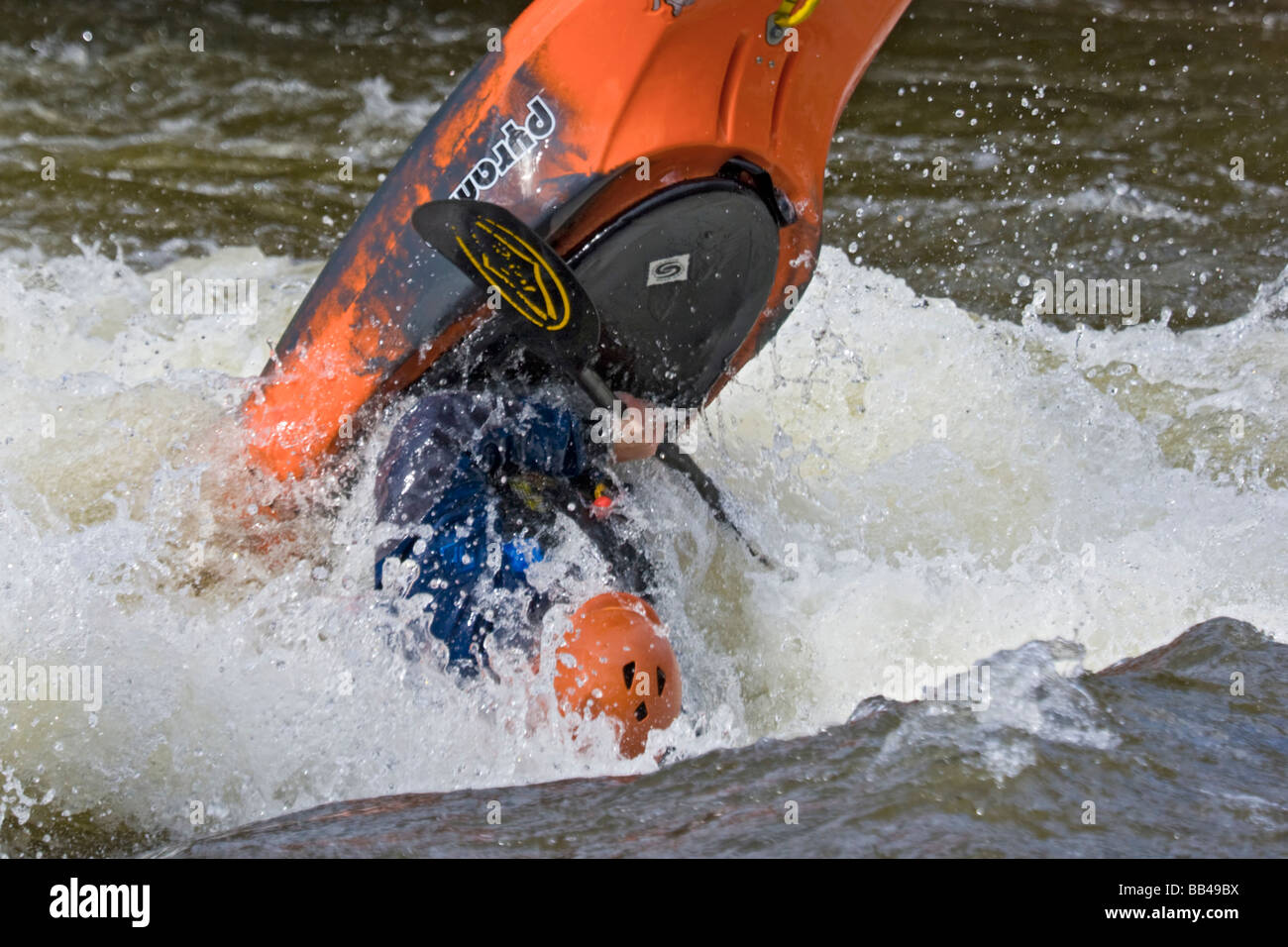 USA, Colorado, Frisco. Male competitor in Kayak Rodeo on Ten-Mile Creek ...