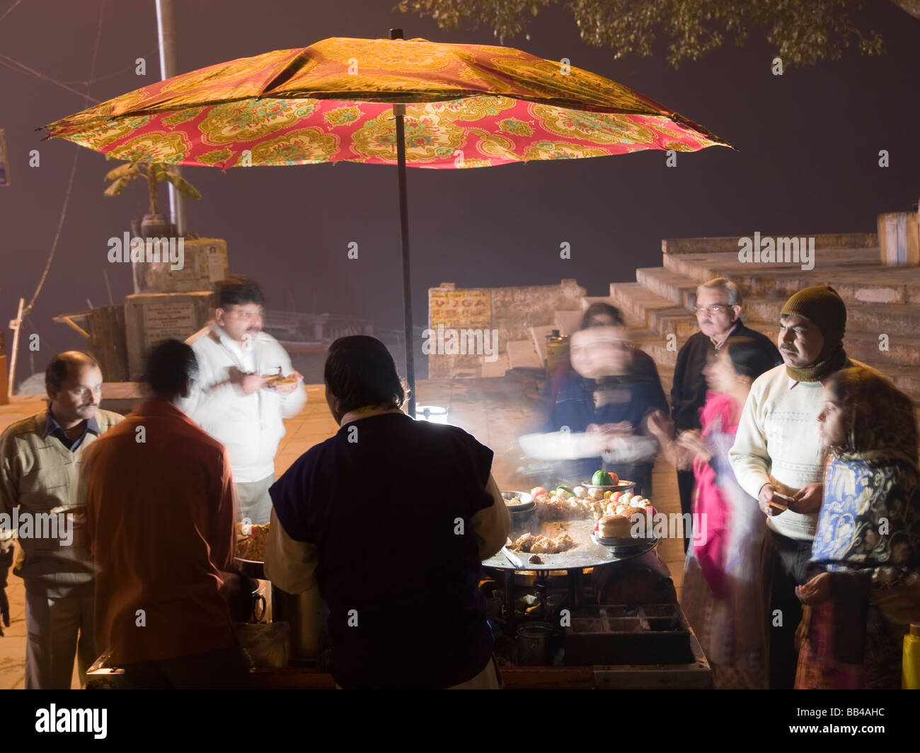A food vendor at night Stock Photo - Alamy
