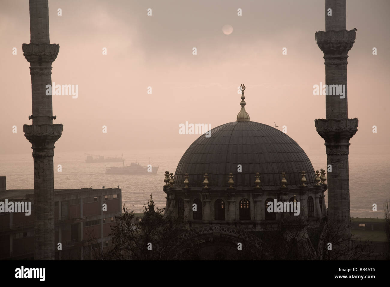 Mosque on the Bosphorus straight in Istanbul, Turkey Stock Photo - Alamy