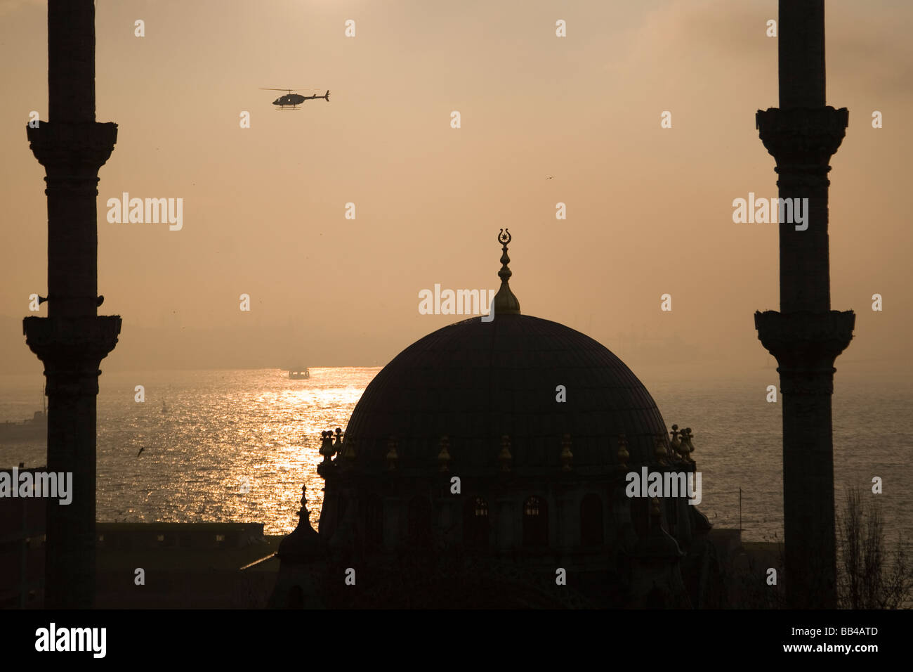 Mosque on the Bosphorus straight in Istanbul, Turkey Stock Photo - Alamy