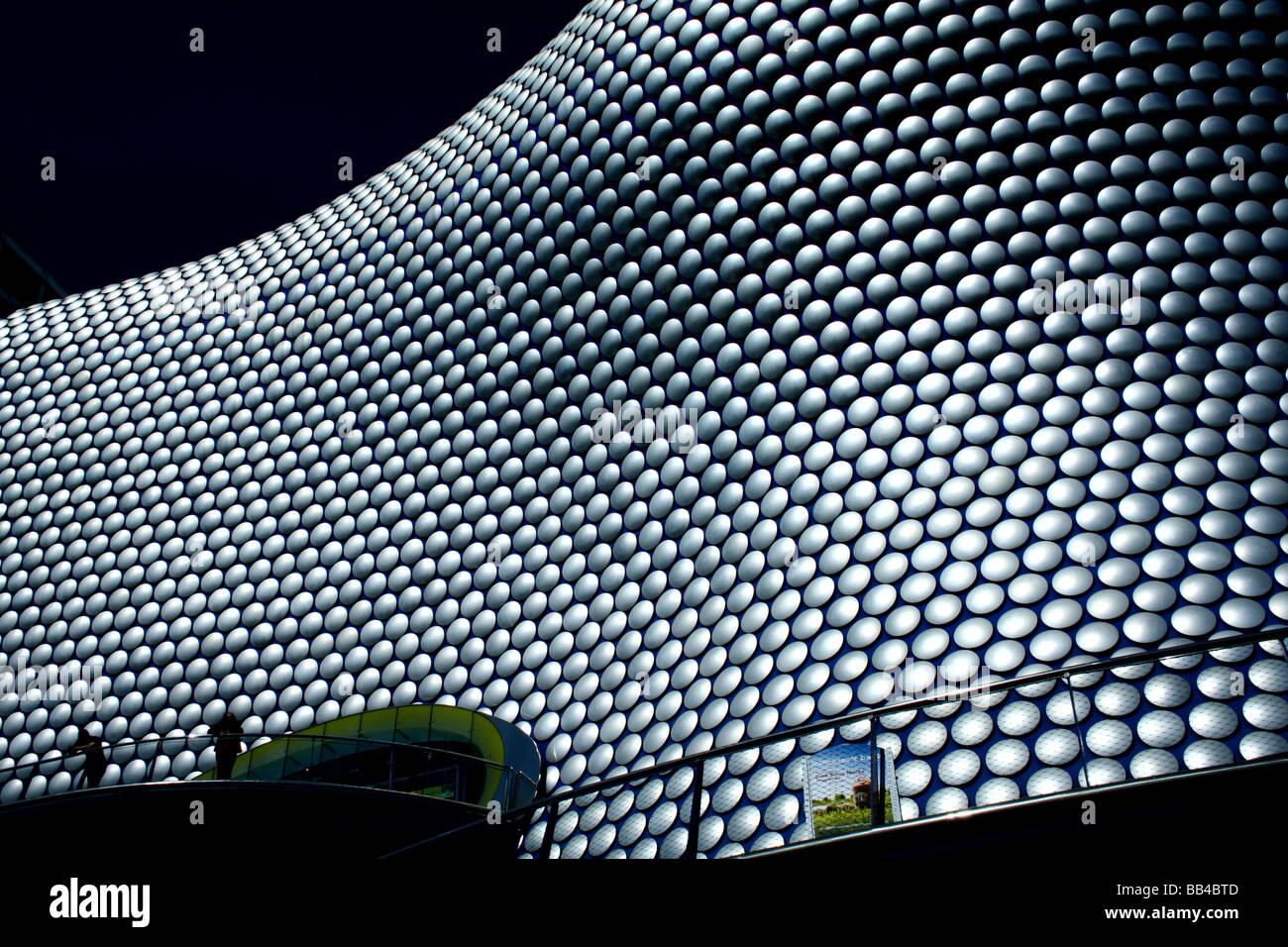Outside selfridges hi-res stock photography and images - Alamy