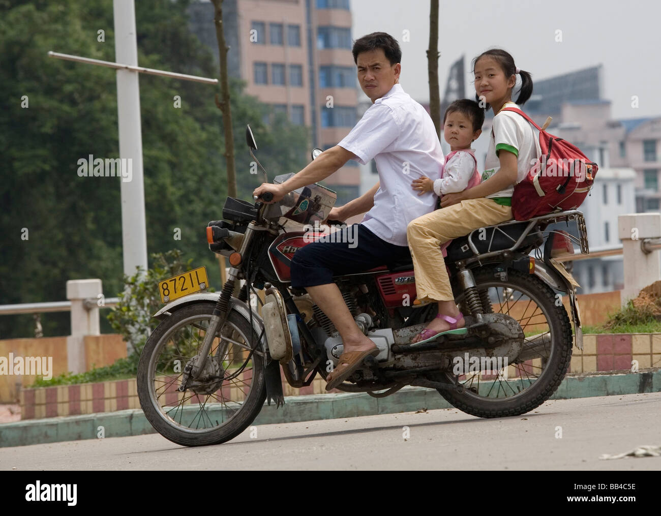 Family on motorcycle hi-res stock photography and images - Alamy
