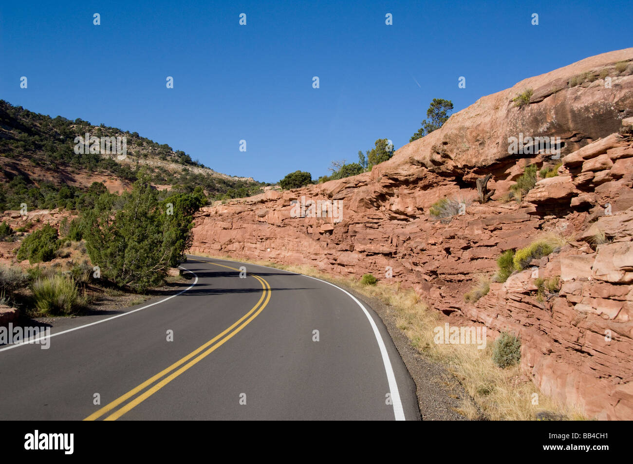 Road junction at monument hi-res stock photography and images - Alamy