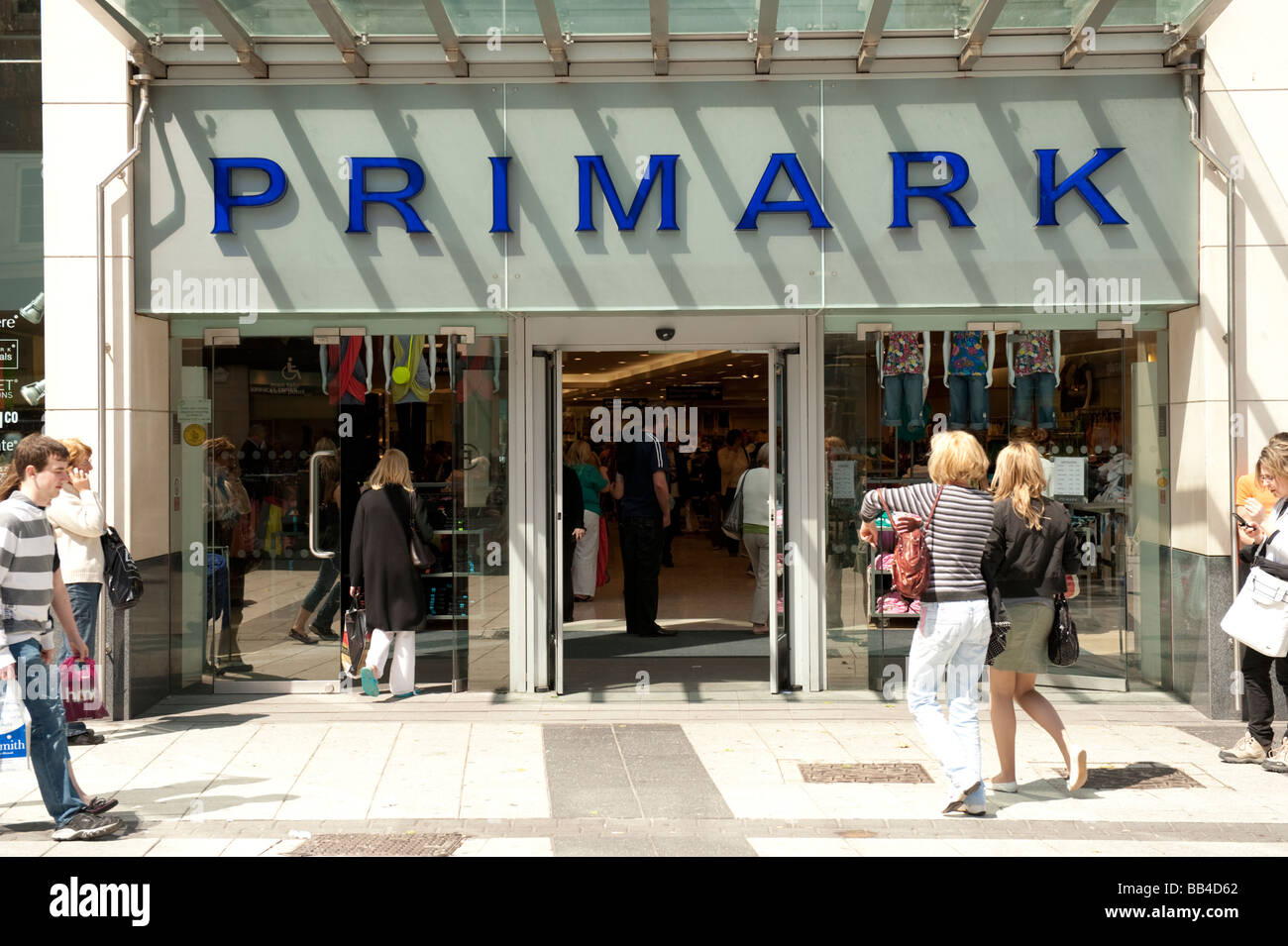 Cardiff primark hi-res stock photography and images - Alamy