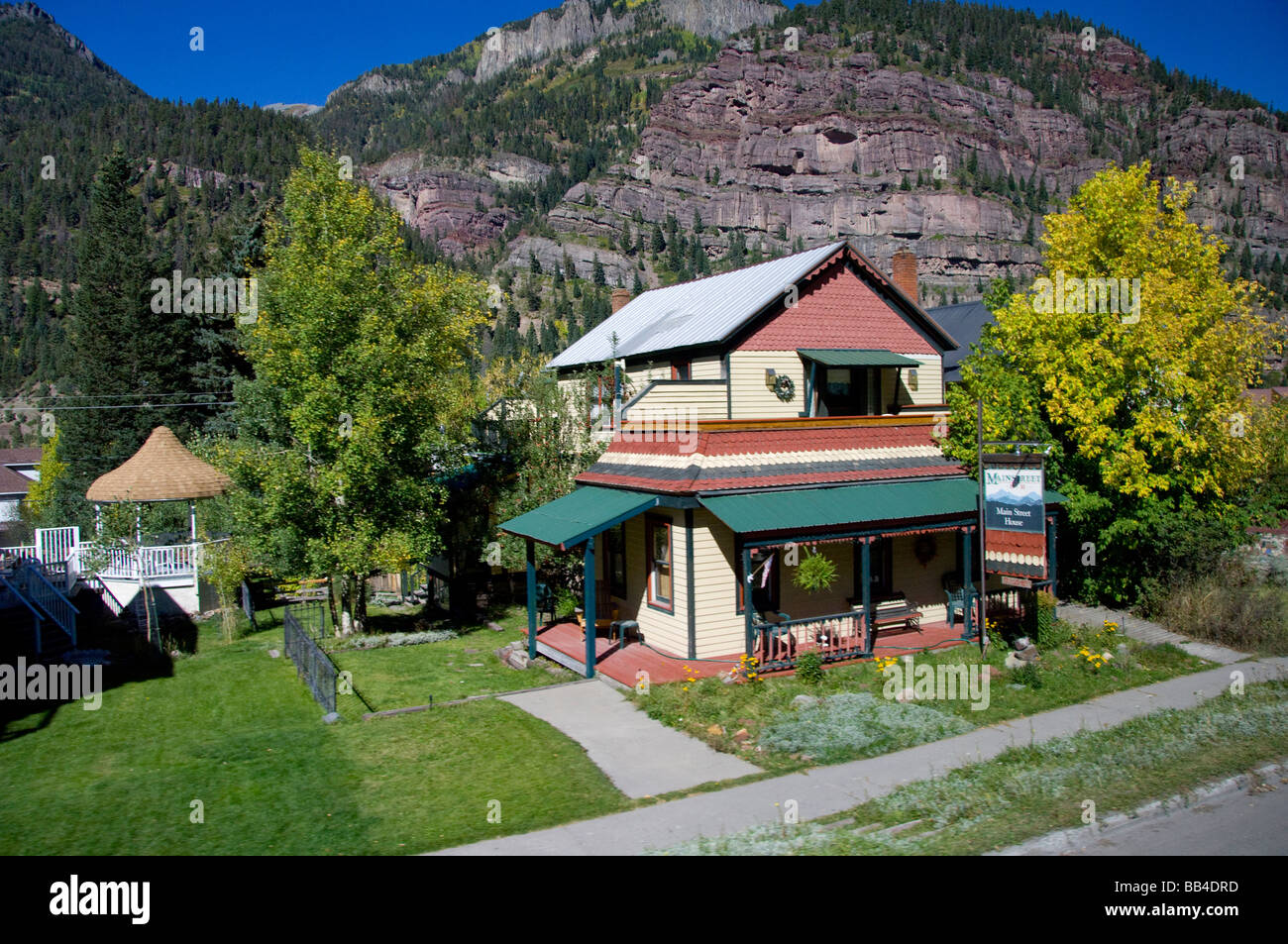 Colorado, US Hwy 550 (aka Million Dollar Highway), Ouray. Typical homes ...