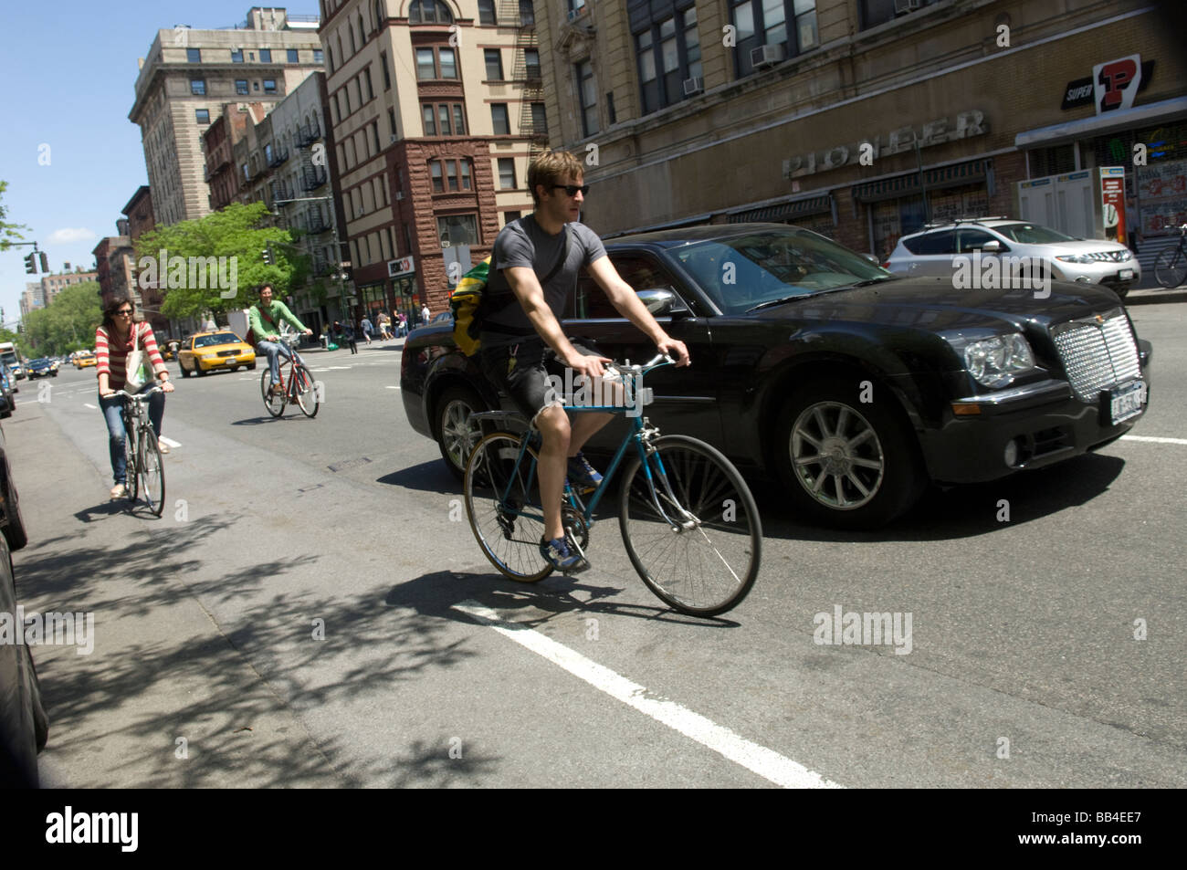 Unsafe bike path hi-res stock photography and images - Alamy