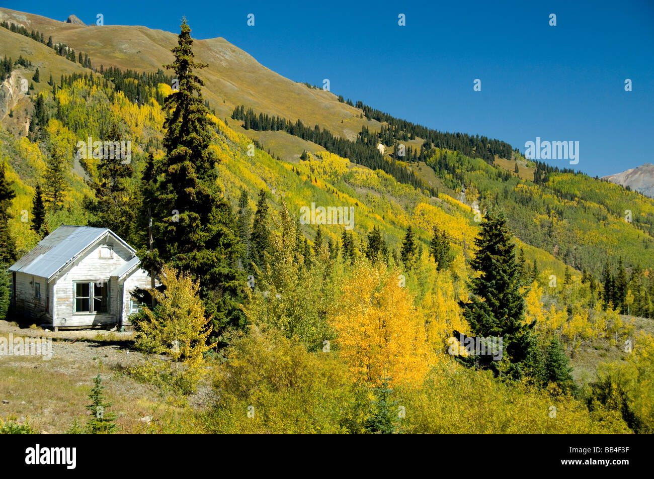 Red mountain pass hi-res stock photography and images - Alamy
