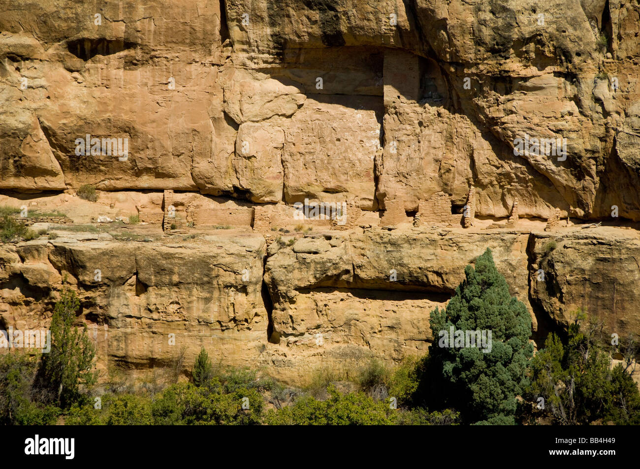 Colorado, Mesa Verde National Park. Sun Point View pull out, Cliff ...