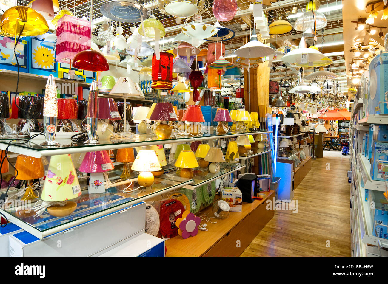 Lamps shop hi-res stock photography and images - Alamy