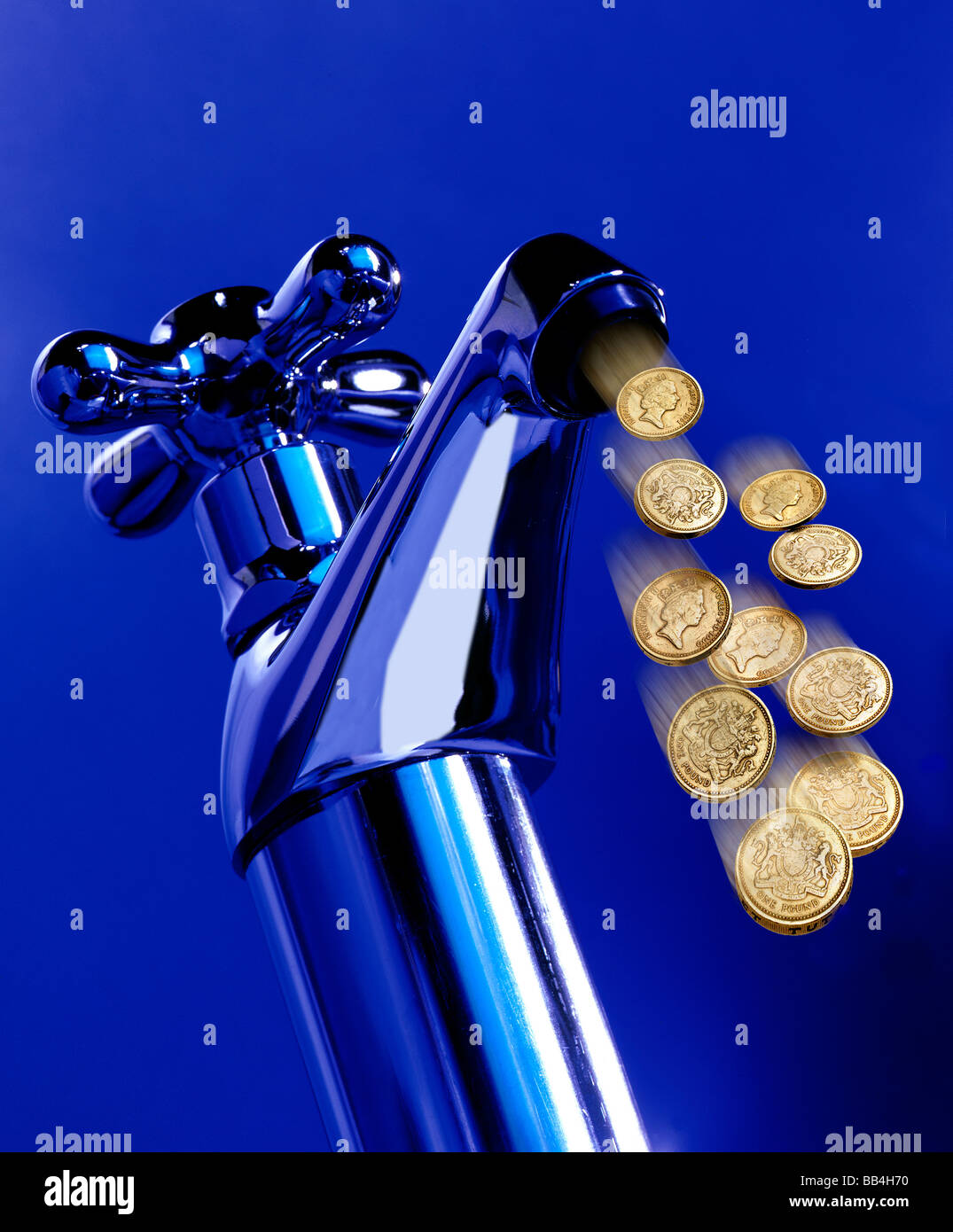 Pouring gold coins hi-res stock photography and images - Alamy