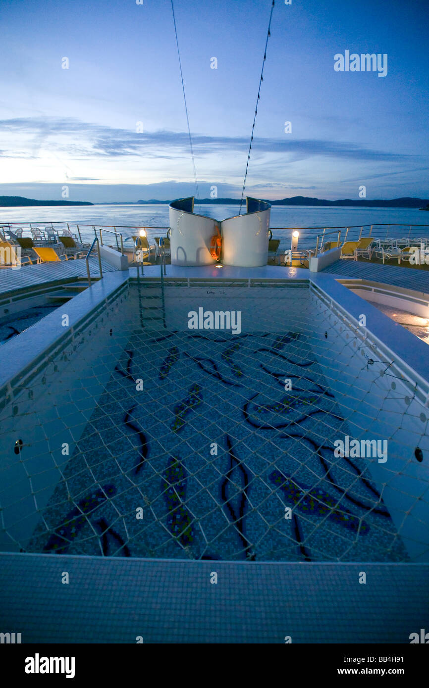 Empty swimming pool on cruise hi-res stock photography and images - Alamy