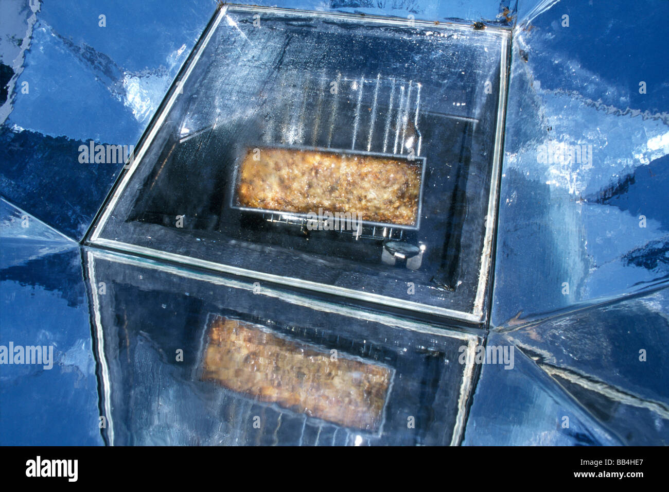 Solar oven hi-res stock photography and images - Alamy