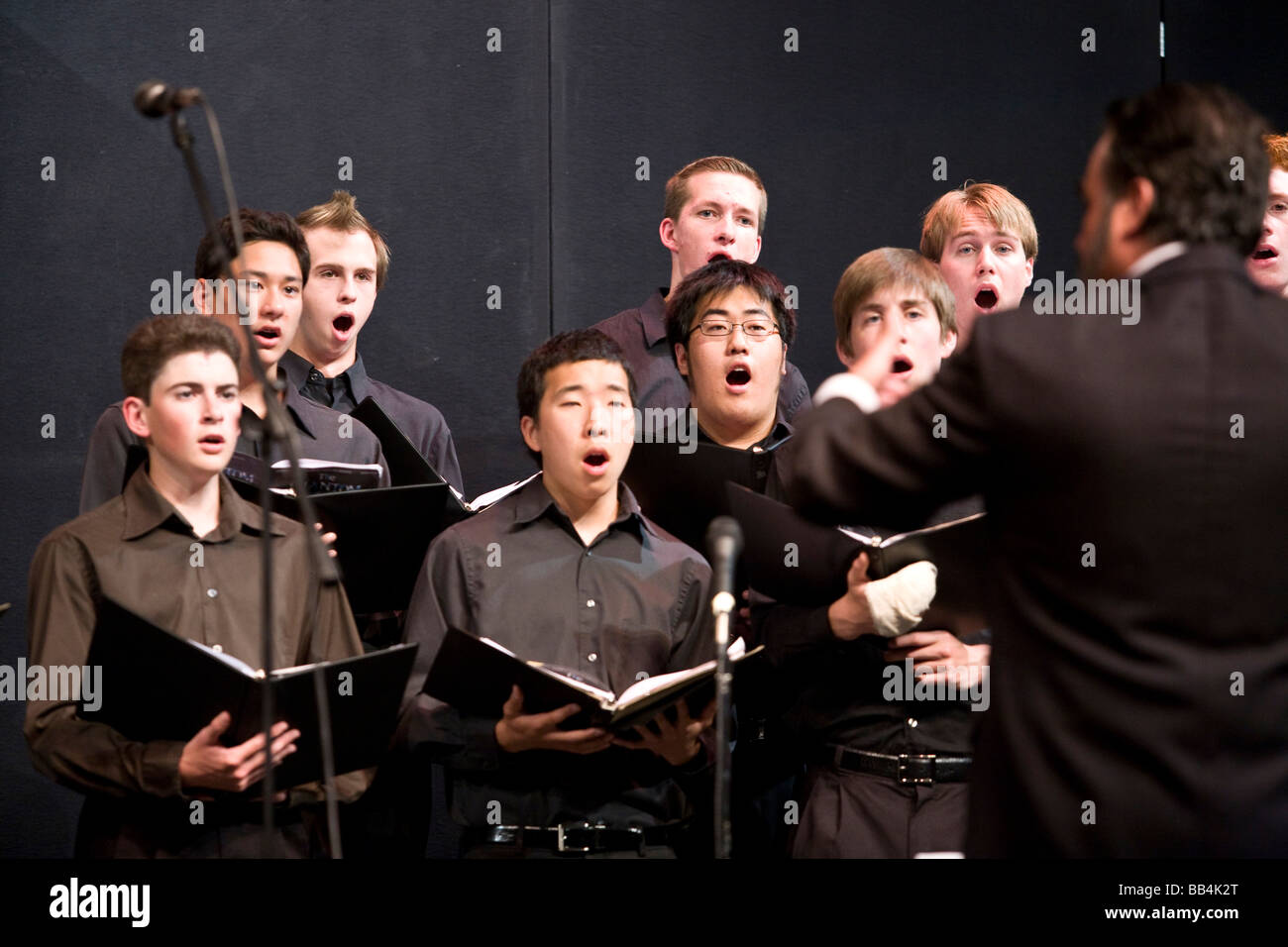Teenage boys singing hi-res stock photography and images - Alamy