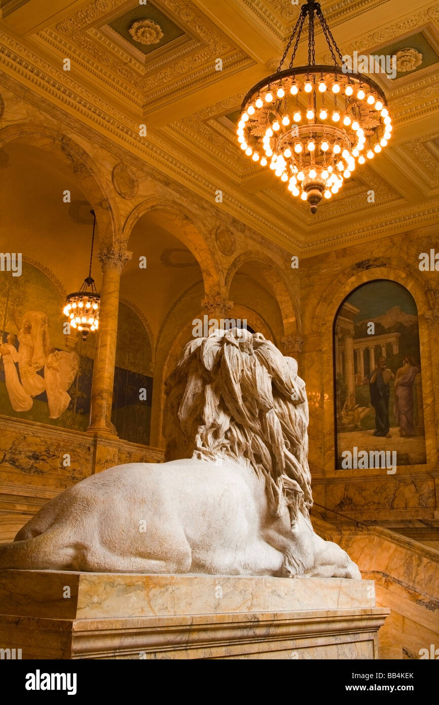 Boston Public Library Statue Stock Photos & Boston Public Library ...