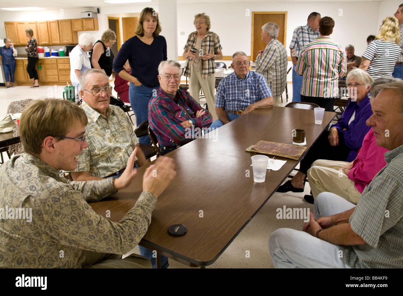 Animated conversation table hi-res stock photography and images - Alamy